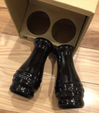 " Shiny Black " LE CREUSET Salt & Pepper Shakers Set NWT Stoneware 4 Oz ...